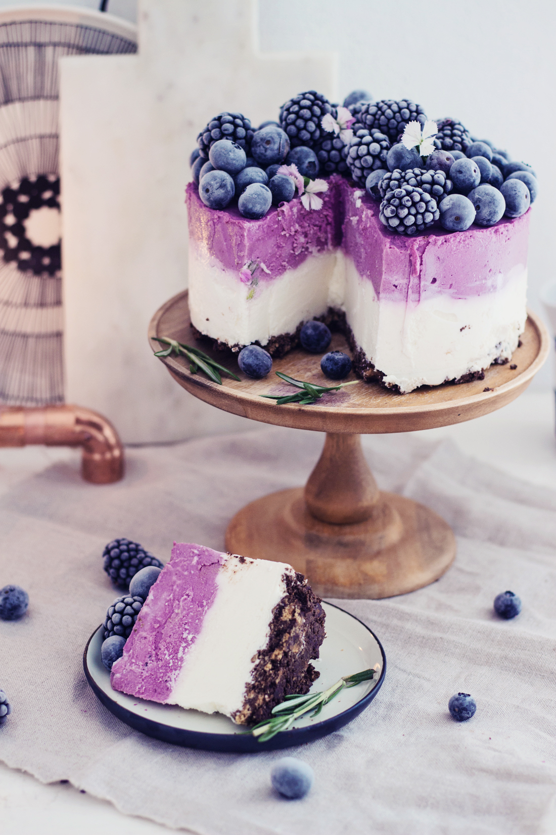No-bake Icecream-Cake with frozen berries & kitchen news | butiksofie