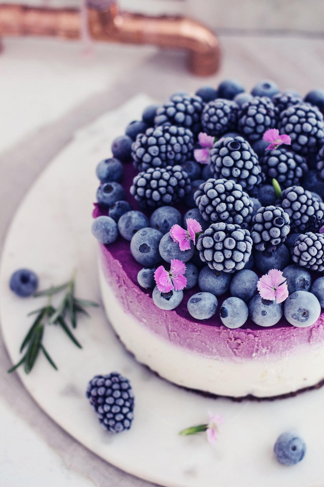 No-bake Icecream-Cake with frozen berries & kitchen news | butiksofie